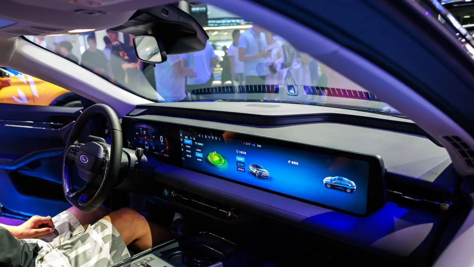 Ford patent teases dual-view display to curb screen fatigue